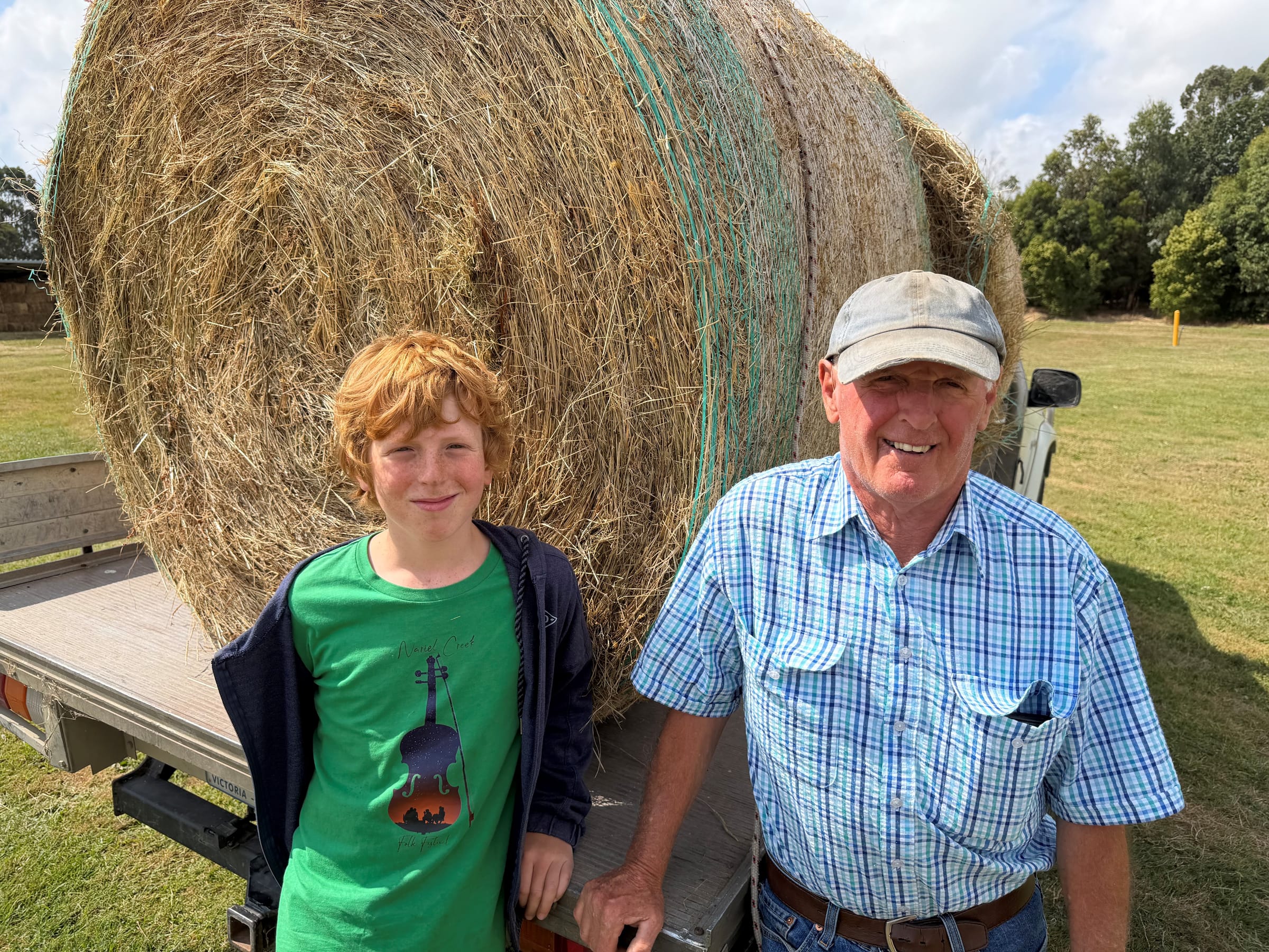 Hay trucks roll north to aid bushfire victims